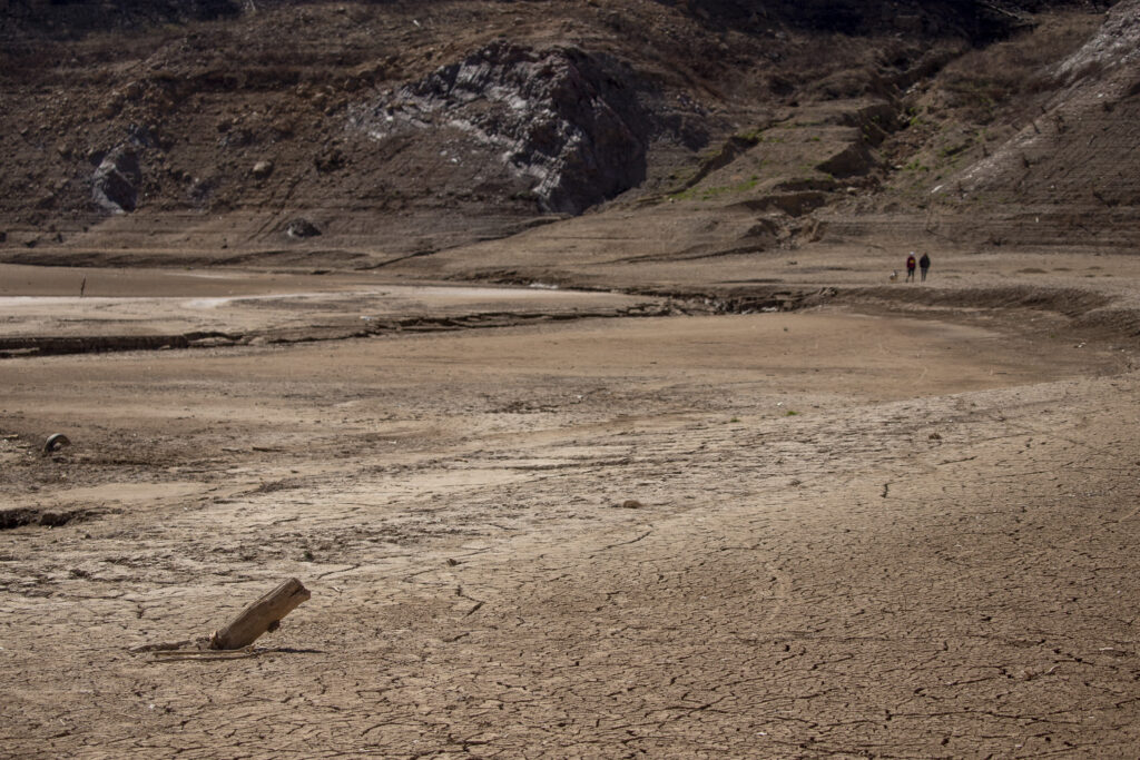 Les imatges de Sau i la Baells que mostren la gravetat de la sequera
