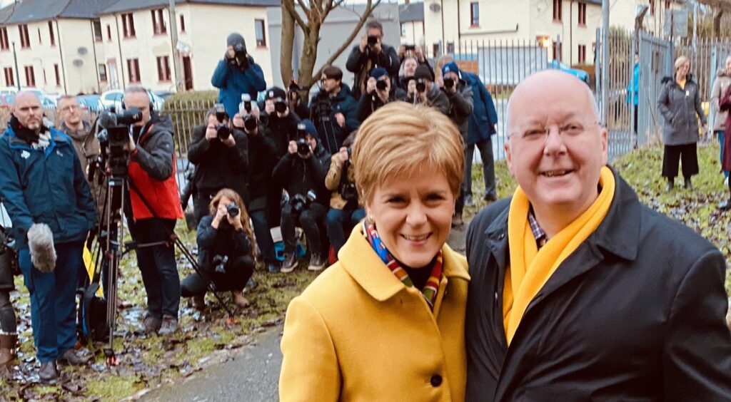 L'ex-cap de l'SNP surt en llibertat després d'haver estat detingut per ...