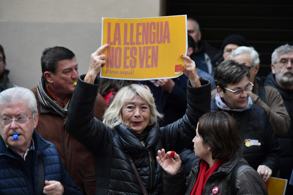 Per què triga tant la nova Enquesta d’Usos Lingüístics de la Població?