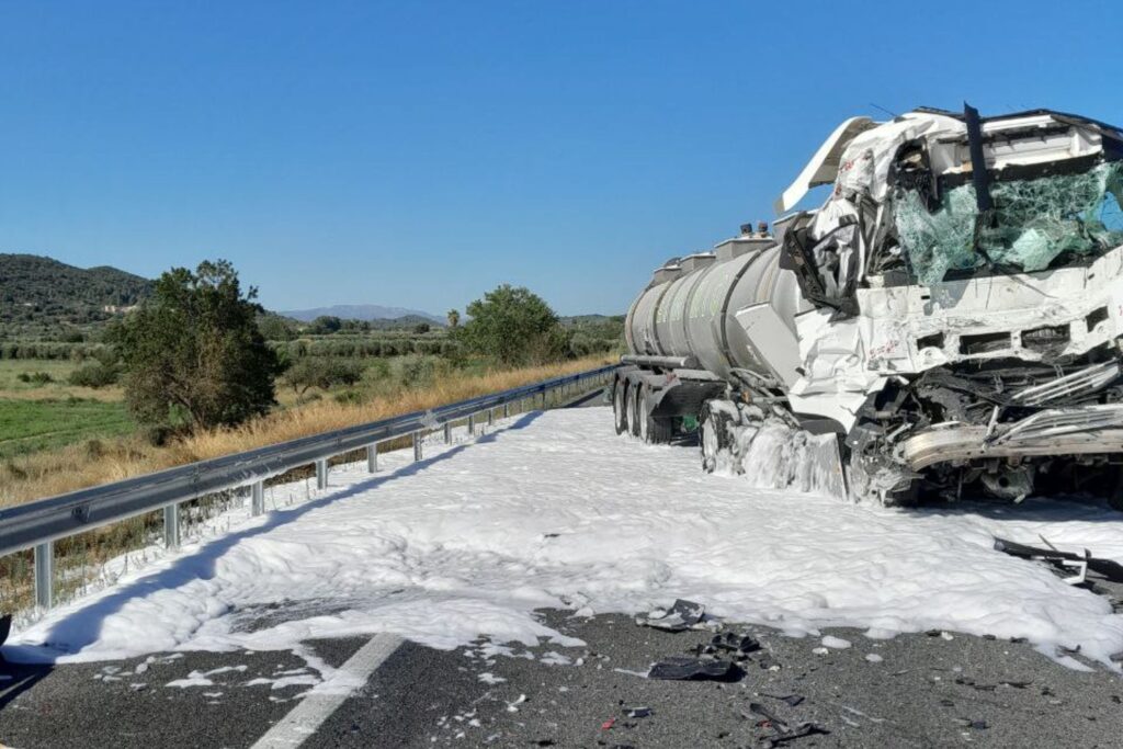Desactivada la fuita d'àcid clorhídric que ha obligat a tallar la AP-7 ...