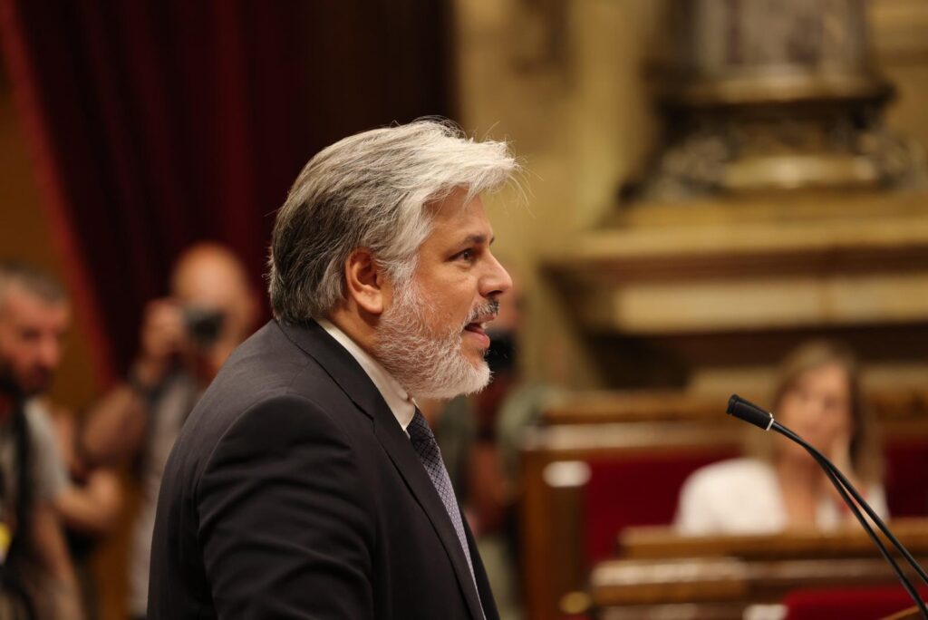 Albert Batet: "Esperem que abans que acabi el ple, el president ...