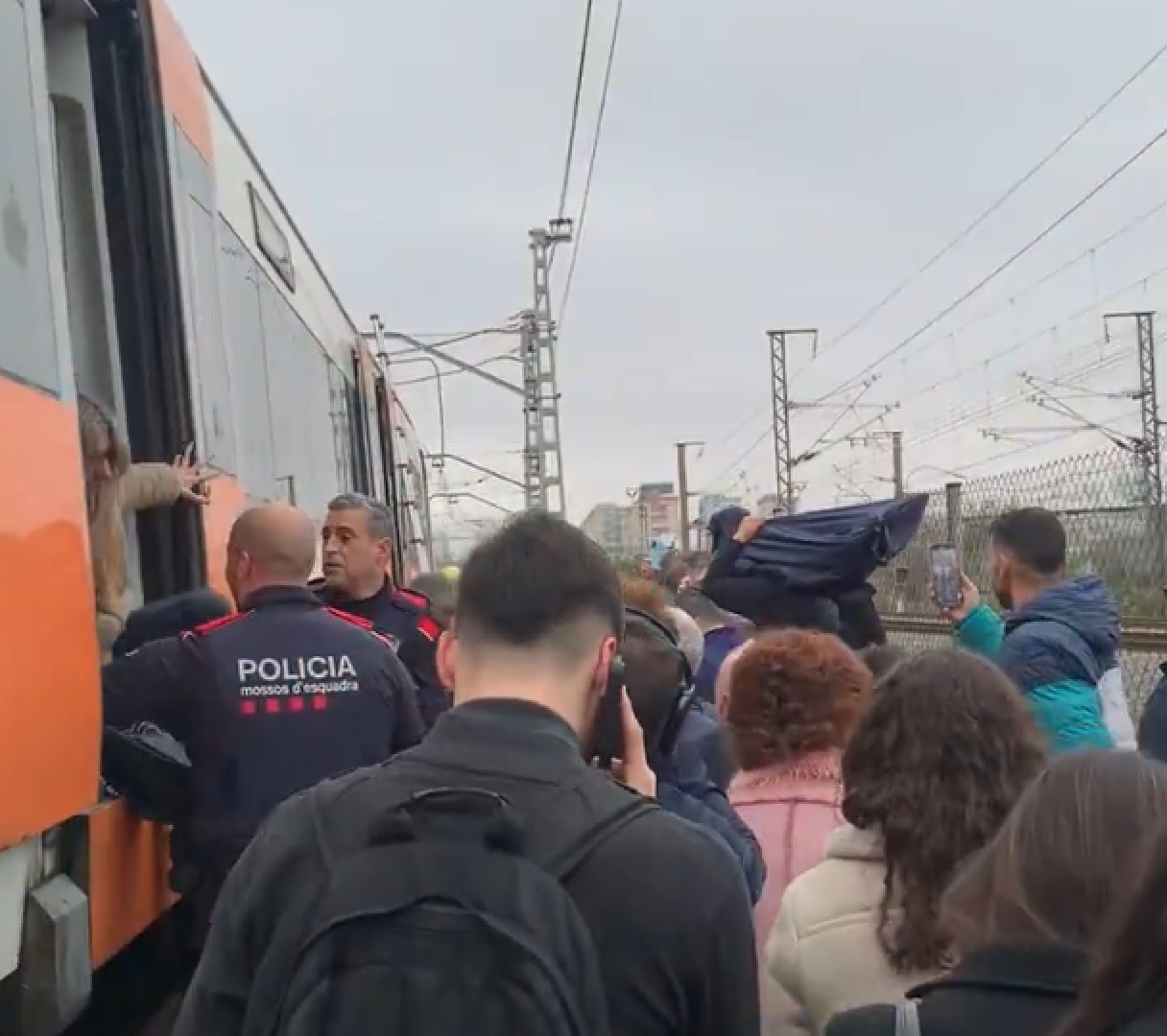 Restablerta la circulació de trens entre Bellvitge i Gavà després d'un matí de caos ferroviari