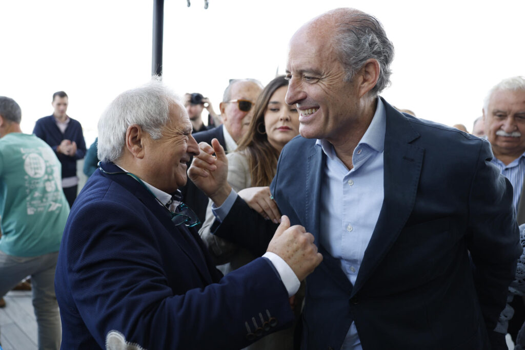 Camps fa tremolar la cadira de Mazón: “Seré el que cregueu convenient”