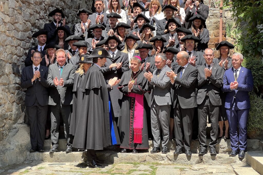 Serrano Pentinat jura la constitució com a copríncep episcopal d ...