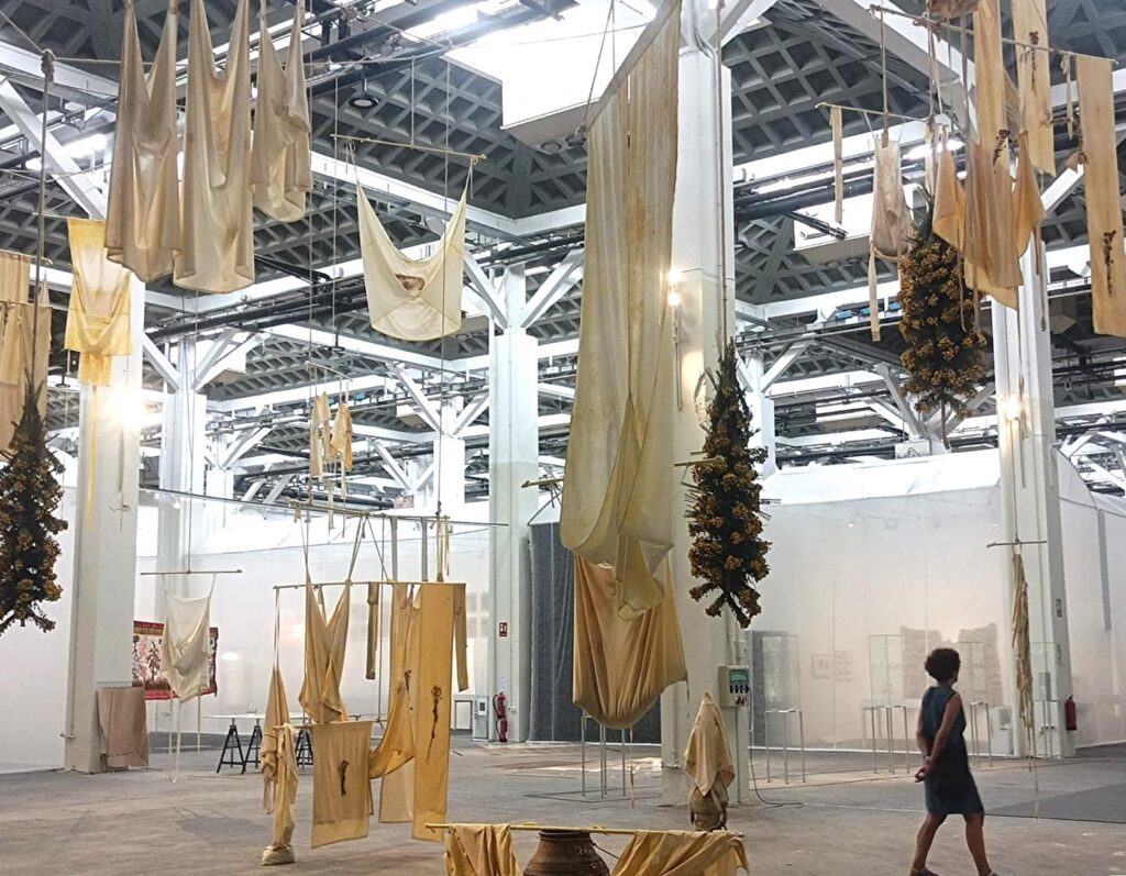 Fabular exposicions. Un milió de qüestionaments
