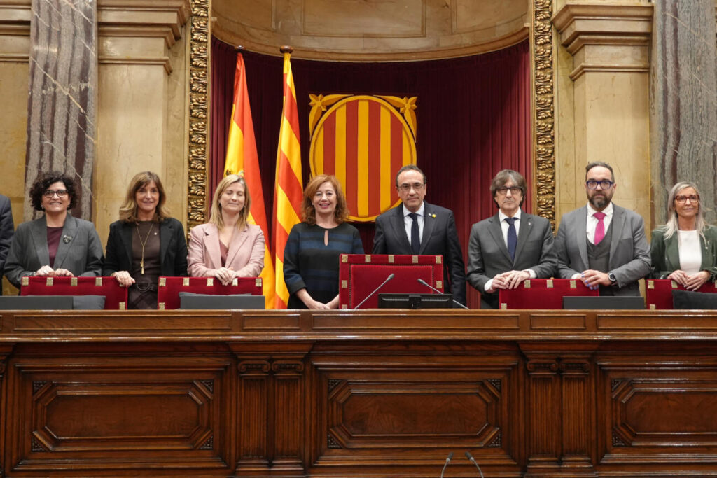 Josep Rull i la mesa del parlament reben Francina Armengol
