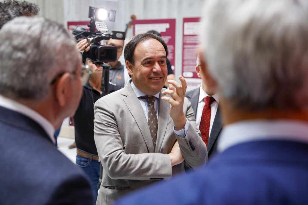 Pérez Llorca respon als sindicats de l'educació que ell no ha de mediar ...