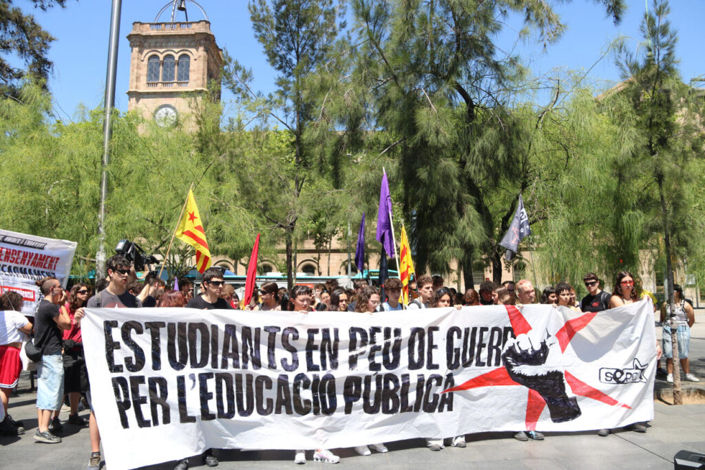 Els estudiants s’afegeixen a la vaga - VilaWeb