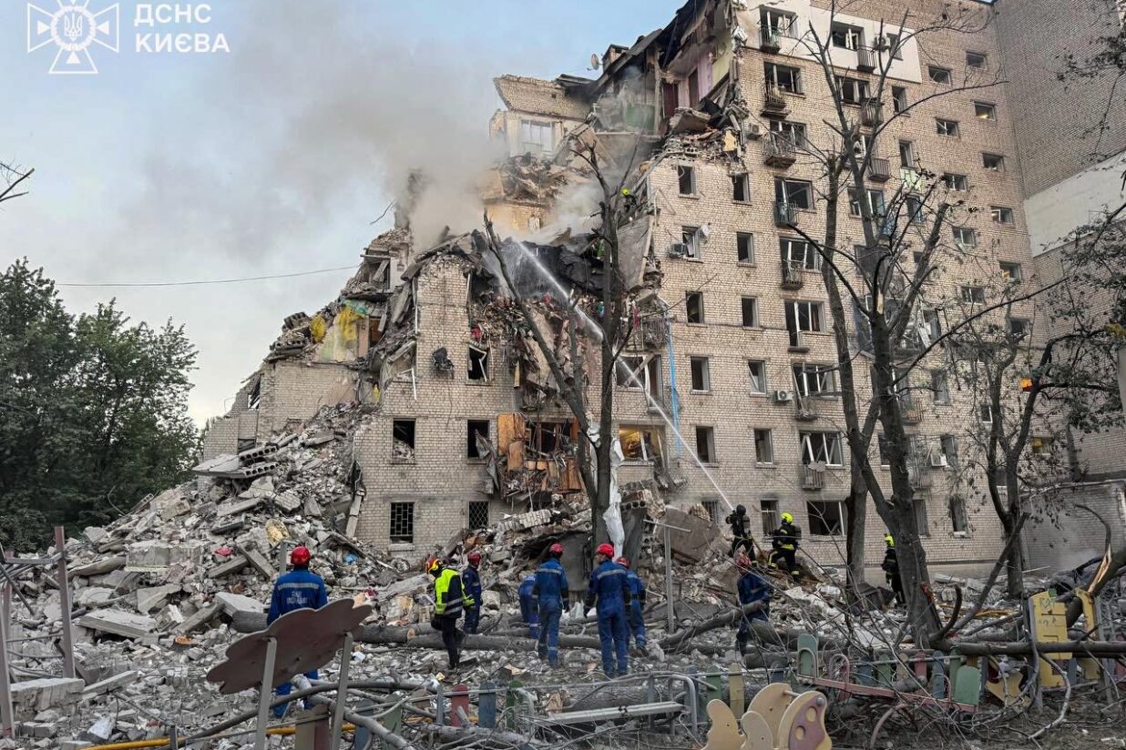 Una desena de morts pel cap baix en els bombardaments russos a Kíiv